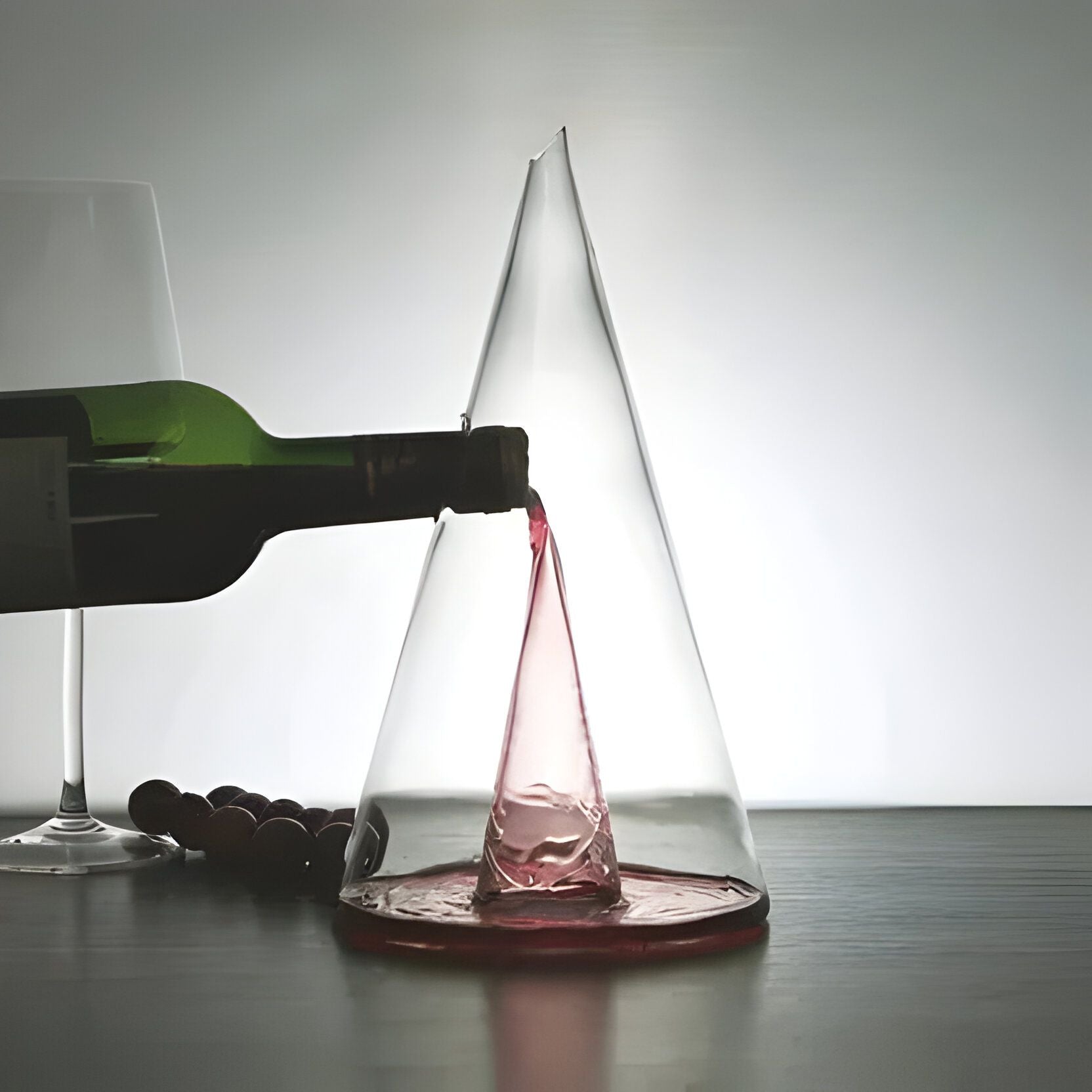 Double Pyramid Waterfall Decanter – Feanatic